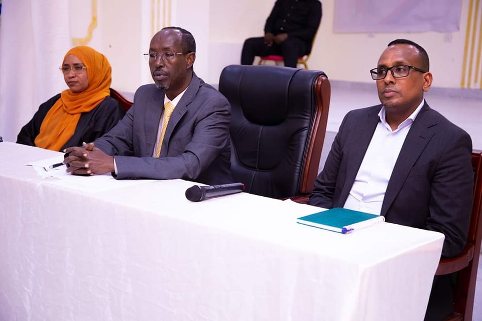 Guddoomiye Madaale oo kulan gaar ah la qaatay Agaasimayaasha Maamulka gobolka Banaadir | Somali ...